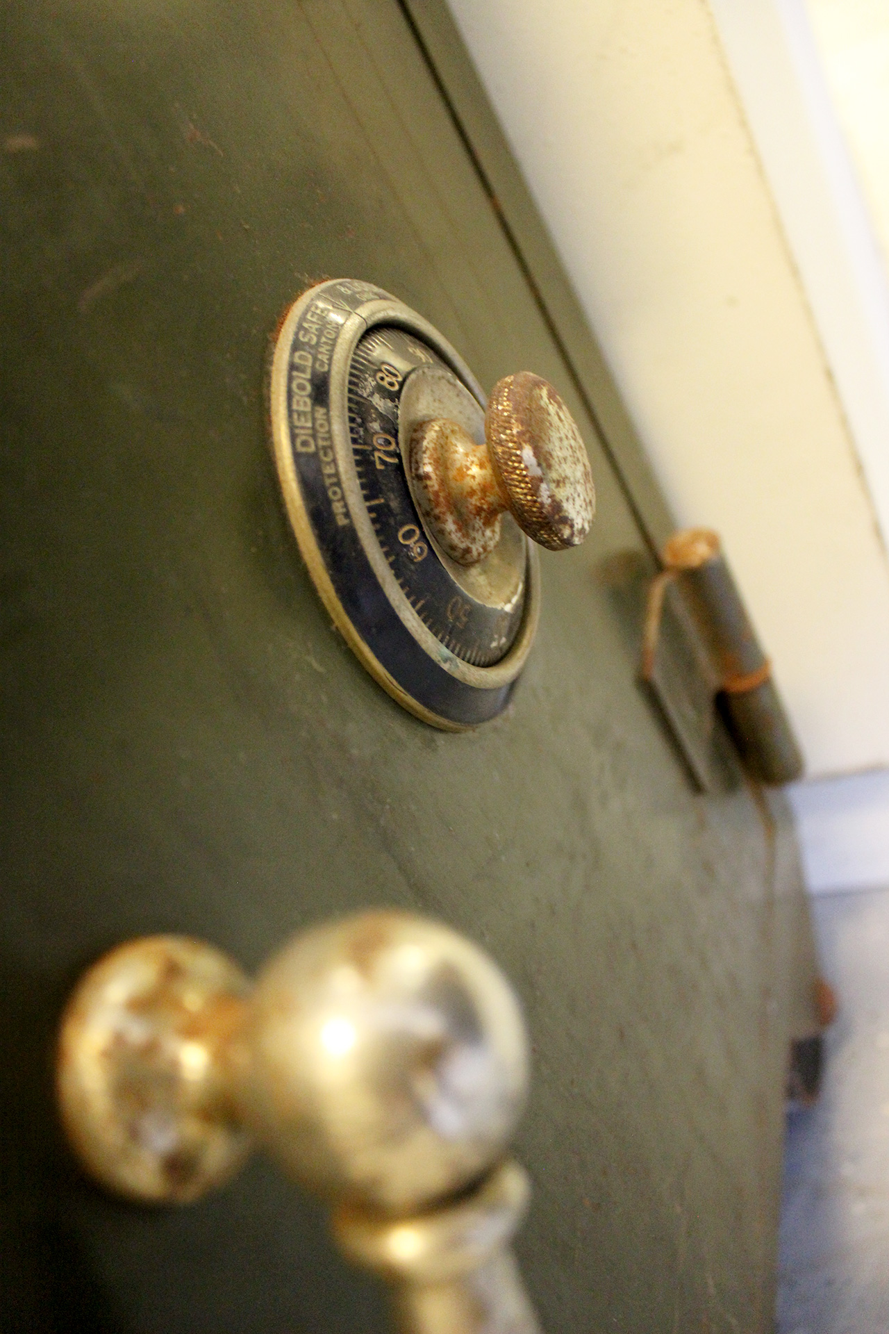 AntiqueSafe_LynnJohnsonLockandKey_FargoMoorhead - Lynn Johnson Lock ...