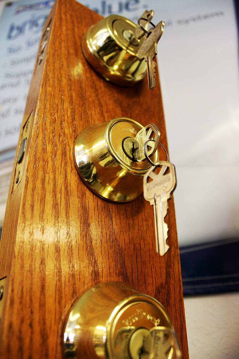 DoorLock2_LynnJohnsonLockandKey_FargoND - Lynn Johnson Lock & Key ...